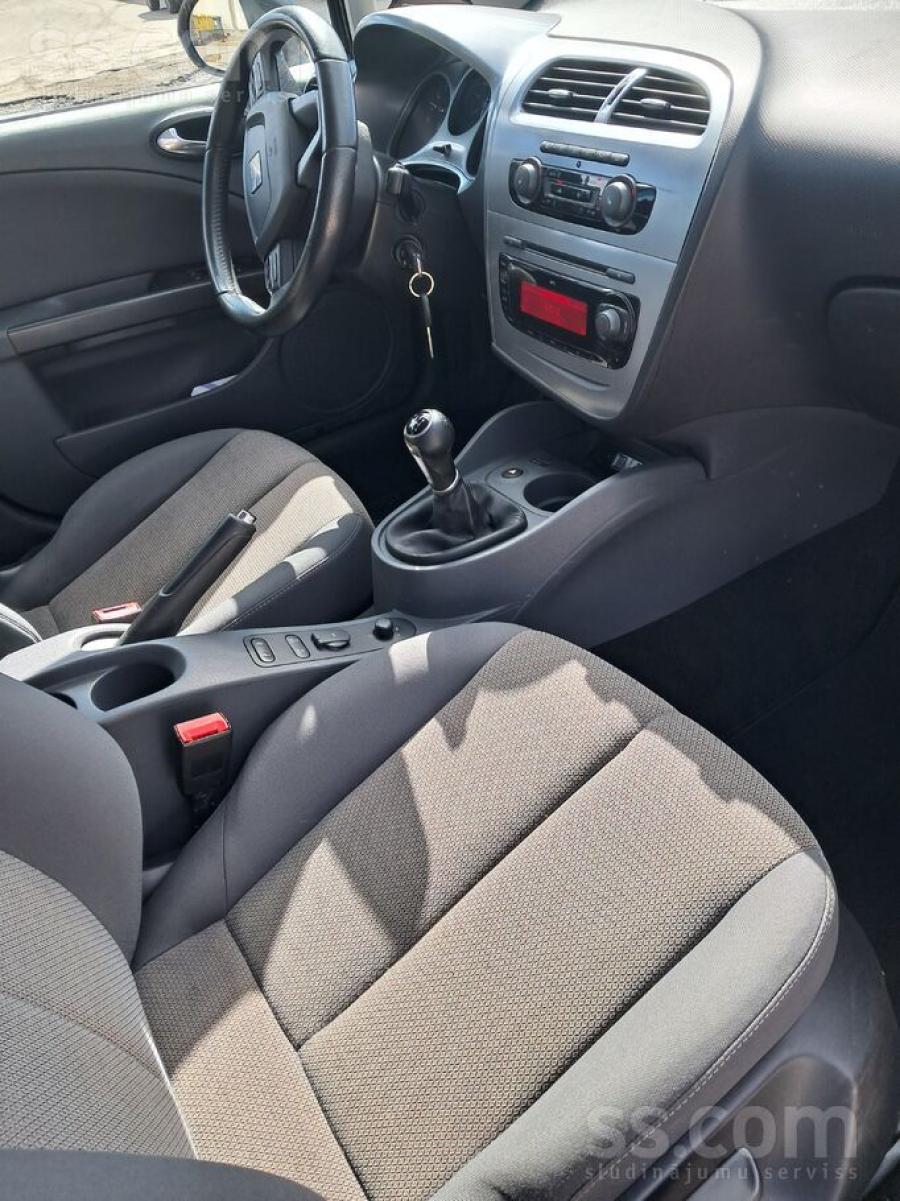 Black SEAT Leon 2010 in Riga, with an engine capacity of 1.40 L and mileage of 262 thousand km for 2050 €, photo 9 on AUTOMOTO.COM.LV