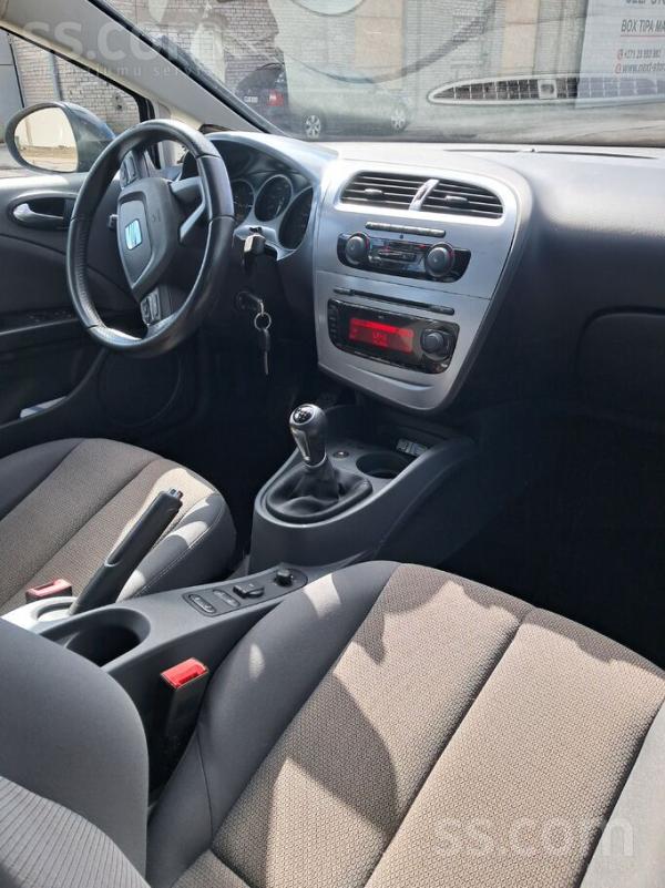 Black SEAT Leon 2010 in Riga, with an engine capacity of 1.40 L and mileage of 262 thousand km for 2050 €, photo 10 on AUTOMOTO.COM.LV