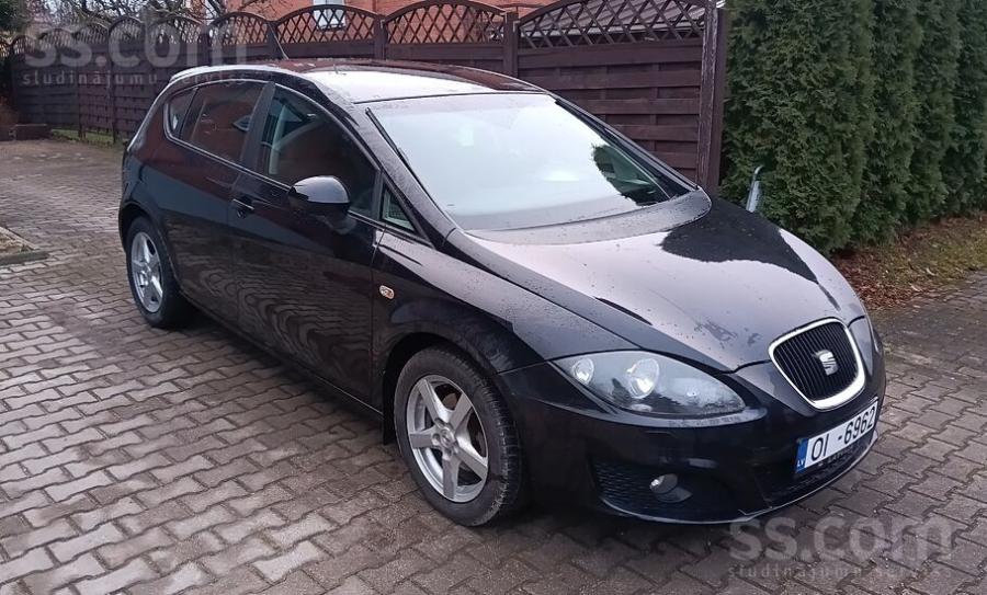 Melns SEAT Leon 2011 Cēsis, ar dzinēja tilpumu 1.60 L un nobraukumu 294 tūkst. km par 2900 €, foto 2 vietnē AUTOMOTO.COM.LV