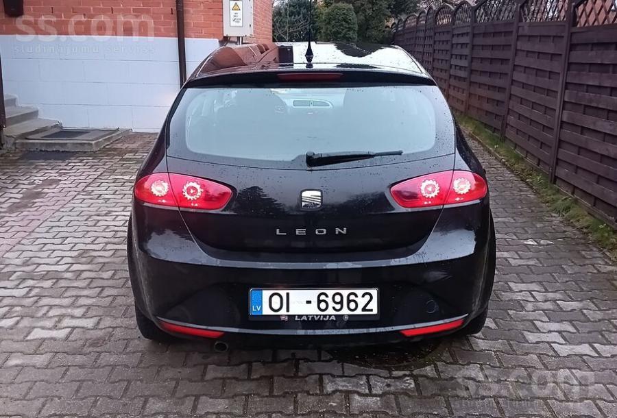 Melns SEAT Leon 2011 Cēsis, ar dzinēja tilpumu 1.60 L un nobraukumu 294 tūkst. km par 2900 €, foto 6 vietnē AUTOMOTO.COM.LV