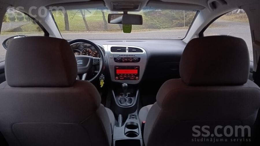 Melns SEAT Leon 2011 Cēsis, ar dzinēja tilpumu 1.60 L un nobraukumu 294 tūkst. km par 2900 €, foto 9 vietnē AUTOMOTO.COM.LV