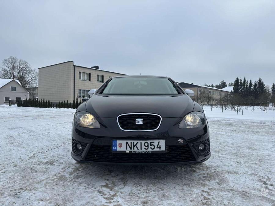 Melns SEAT Leon 2011 Tauragė, ar dzinēja tilpumu 1.98 L un nobraukumu 286 tūkst. km par 4700 €, foto 1 vietnē AUTOMOTO.COM.LV