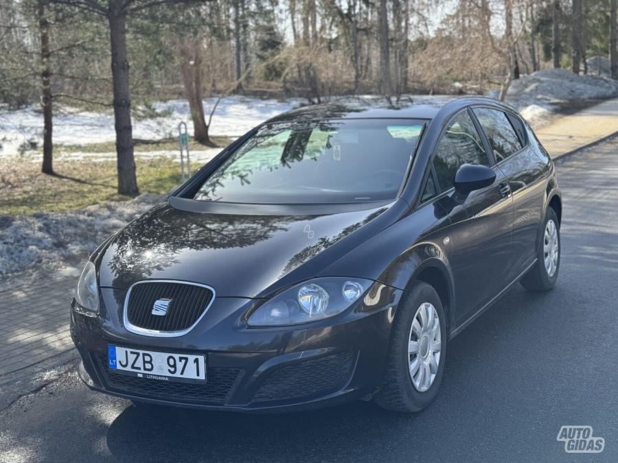 Black SEAT Leon 2011 in Vilnius, with an engine capacity of 1.60 L and mileage of 215 thousand km for 2100 €, photo 2 on AUTOMOTO.COM.LV