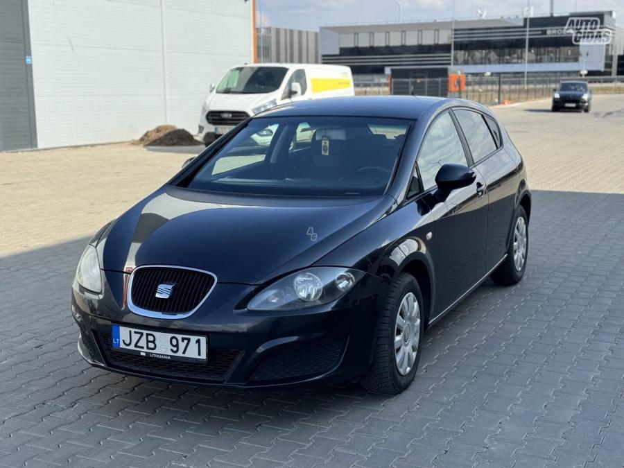 Black SEAT Leon 2011 in Vilnius, with an engine capacity of 1.60 L and mileage of 215 thousand km for 1999 €, photo 1 on AUTOMOTO.COM.LV