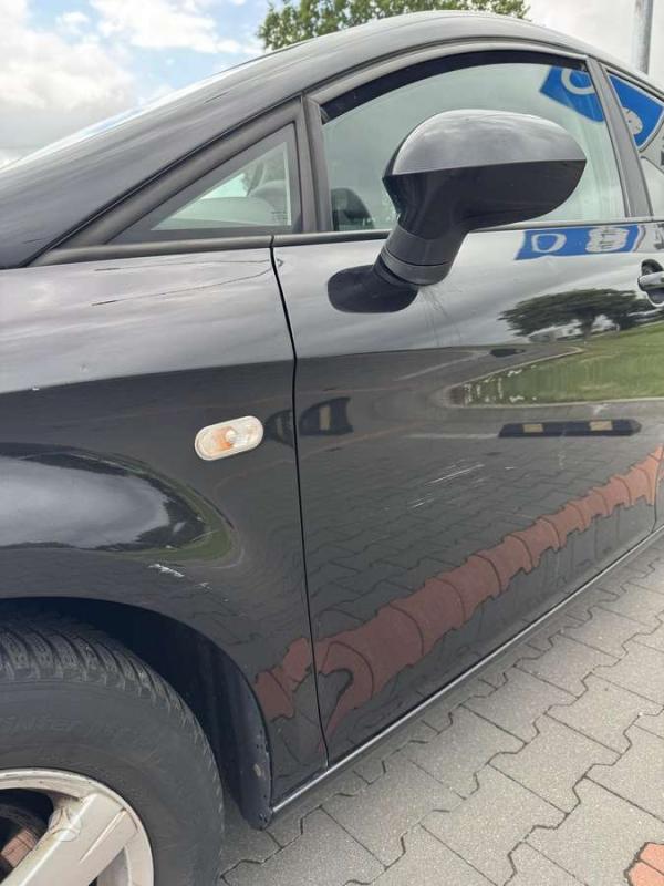 Black SEAT Leon 2011 in Kaunas, with an engine capacity of 1.20 L and mileage of 198 thousand km for 2450 €, photo 5 on AUTOMOTO.COM.LV