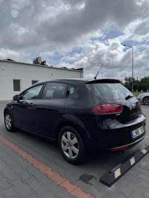 Black SEAT Leon 2011 in Kaunas, with an engine capacity of 1.20 L and mileage of 198 thousand km for 2450 €, photo 7 on AUTOMOTO.COM.LV