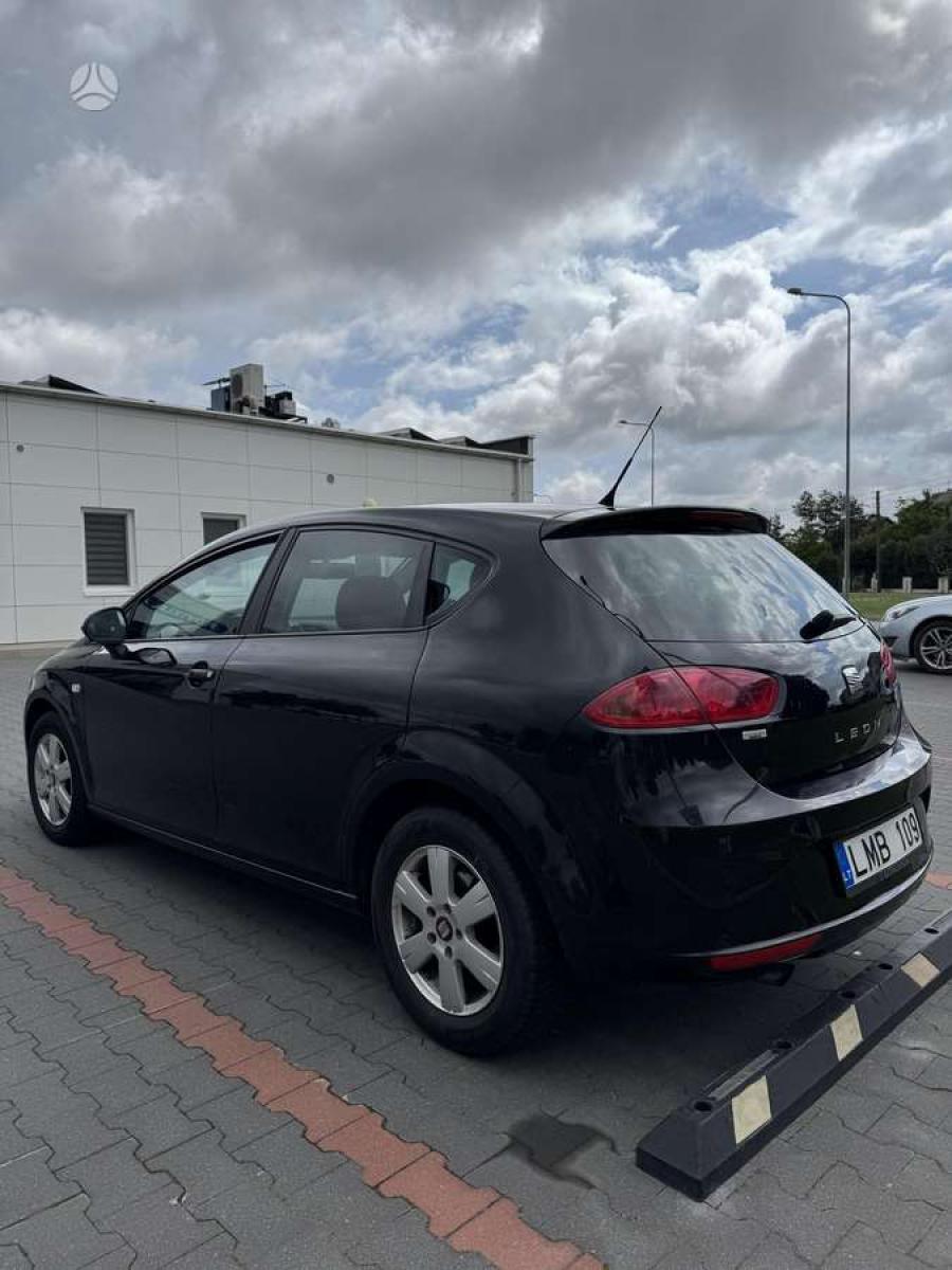 Black SEAT Leon 2011 in Kaunas, with an engine capacity of 1.20 L and mileage of 198 thousand km for 2450 €, photo 7 on AUTOMOTO.COM.LV