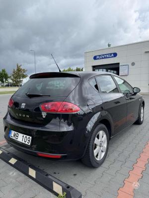 Black SEAT Leon 2011 in Kaunas, with an engine capacity of 1.20 L and mileage of 198 thousand km for 2450 €, photo 8 on AUTOMOTO.COM.LV