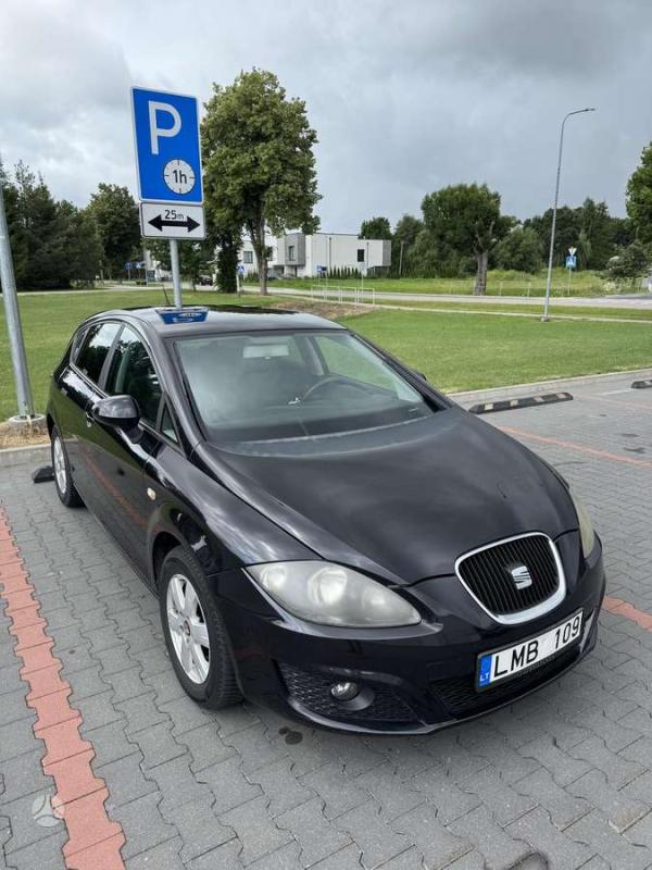 Black SEAT Leon 2011 in Kaunas, with an engine capacity of 1.20 L and mileage of 198 thousand km for 2450 €, photo 8 on AUTOMOTO.COM.LV
