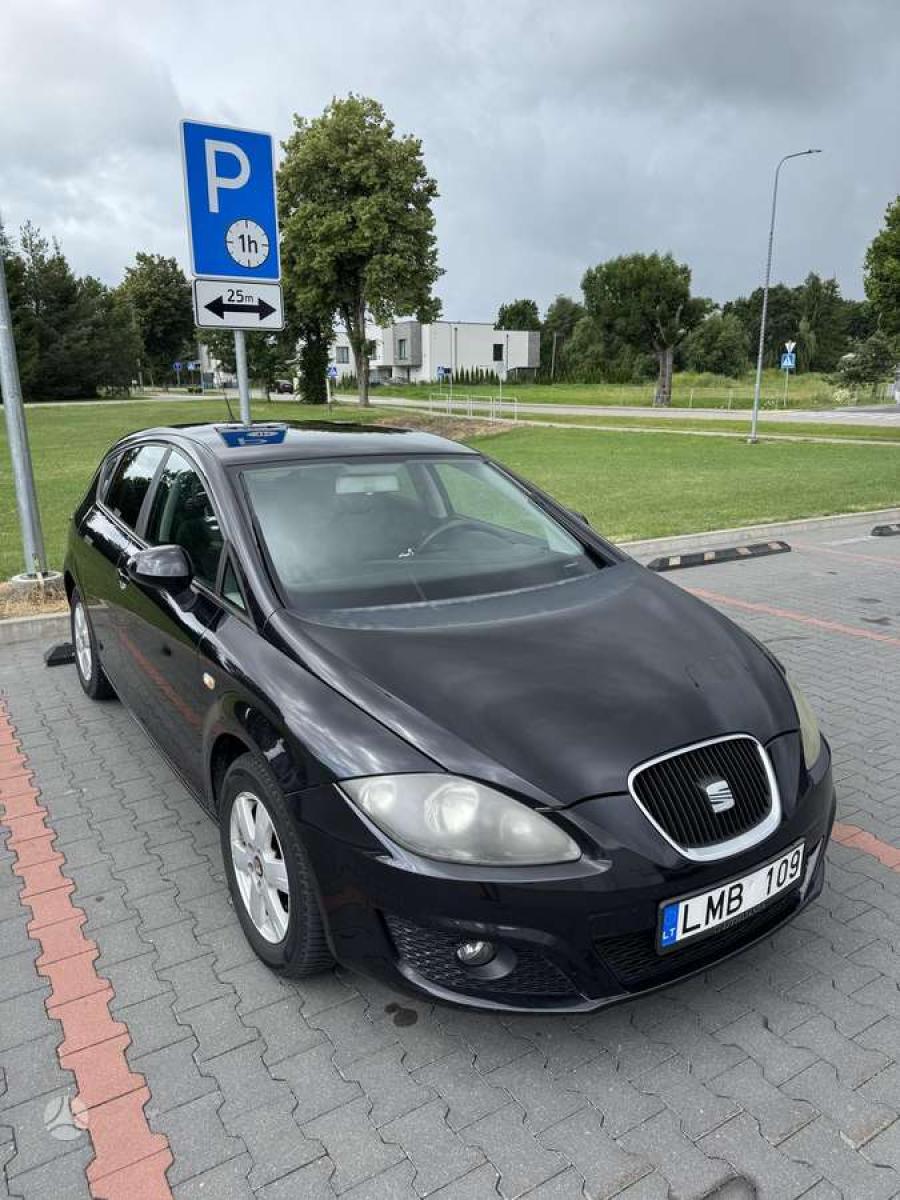 Black SEAT Leon 2011 in Kaunas, with an engine capacity of 1.20 L and mileage of 198 thousand km for 2450 €, photo 9 on AUTOMOTO.COM.LV