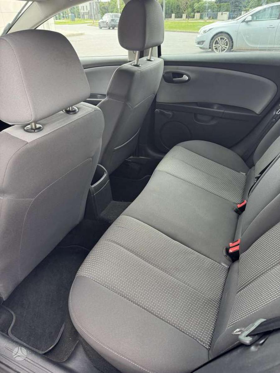Black SEAT Leon 2011 in Kaunas, with an engine capacity of 1.20 L and mileage of 198 thousand km for 2450 €, photo 11 on AUTOMOTO.COM.LV