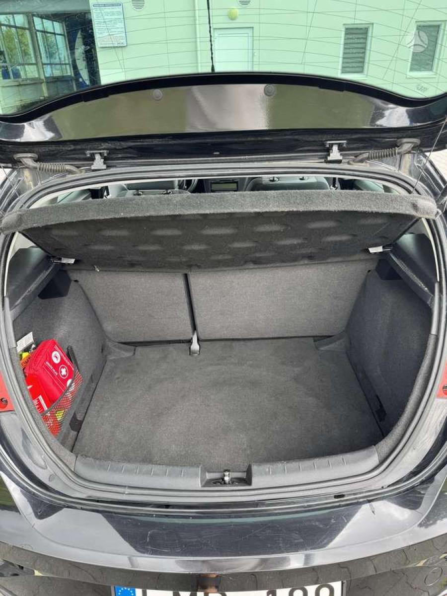 Black SEAT Leon 2011 in Kaunas, with an engine capacity of 1.20 L and mileage of 198 thousand km for 2450 €, photo 12 on AUTOMOTO.COM.LV