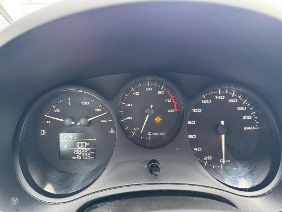 Black SEAT Leon 2011 in Kaunas, with an engine capacity of 1.20 L and mileage of 198 thousand km for 2450 €, photo 15 on AUTOMOTO.COM.LV