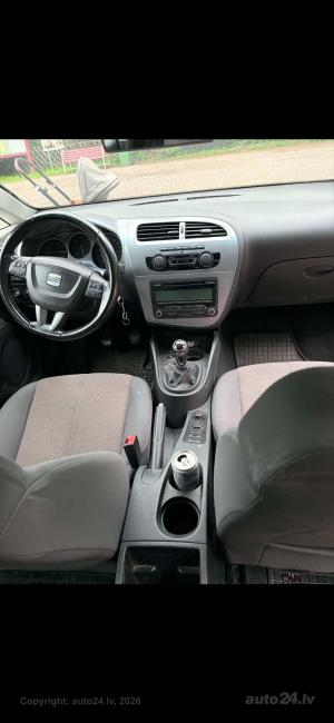 Black SEAT Leon 2011 in Tallinn, with an engine capacity of 1.60 L and mileage of 148 thousand km for 1900 €, photo 6 on AUTOMOTO.COM.LV