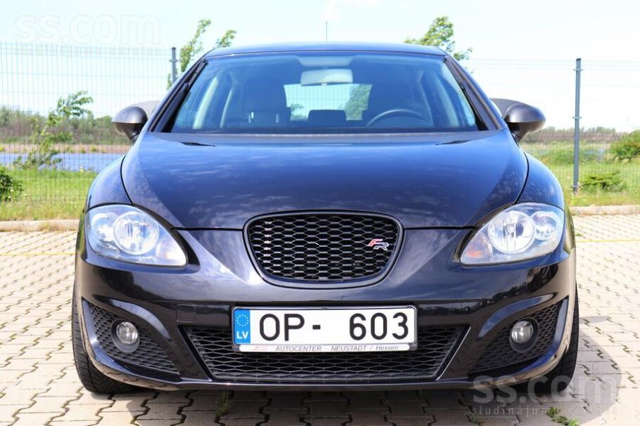 Black SEAT Leon 2011 in Riga, with an engine capacity of 1.40 L and mileage of 180 thousand km for 3750 €, photo 4 on AUTOMOTO.COM.LV