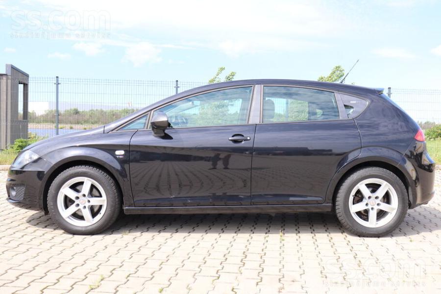 Black SEAT Leon 2011 in Riga, with an engine capacity of 1.40 L and mileage of 180 thousand km for 3750 €, photo 13 on AUTOMOTO.COM.LV