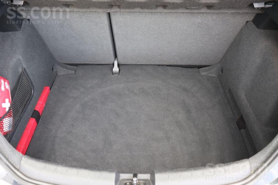 Black SEAT Leon 2011 in Riga, with an engine capacity of 1.40 L and mileage of 180 thousand km for 3750 €, photo 17 on AUTOMOTO.COM.LV