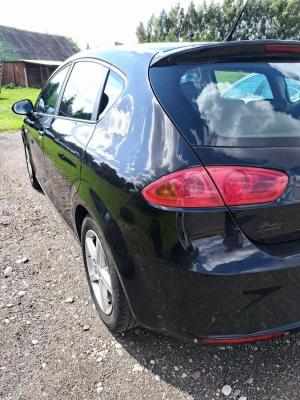 Black SEAT Leon 2011 in Kaunas, with an engine capacity of 1.60 L and mileage of 335 thousand km for 3100 €, photo 5 on AUTOMOTO.COM.LV