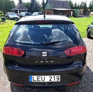 Black SEAT Leon 2011 in Kaunas, with an engine capacity of 1.60 L and mileage of 335 thousand km for 3100 €, photo 6 on AUTOMOTO.COM.LV