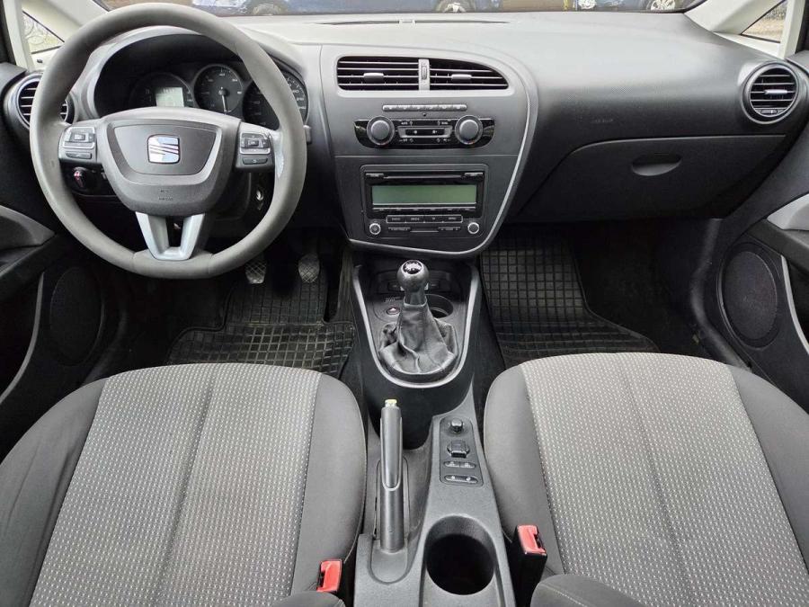 Black SEAT Leon 2011 in Kaunas, with an engine capacity of 1.60 L and mileage of 335 thousand km for 3100 €, photo 9 on AUTOMOTO.COM.LV