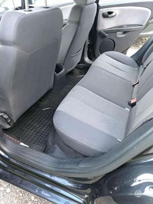 Black SEAT Leon 2011 in Kaunas, with an engine capacity of 1.60 L and mileage of 335 thousand km for 3100 €, photo 10 on AUTOMOTO.COM.LV