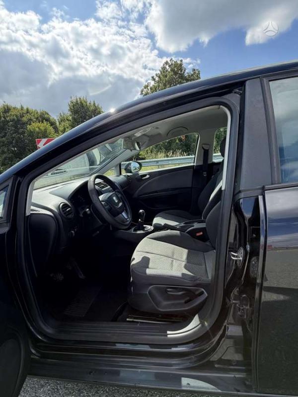Black SEAT Leon 2011 in Klaipeda, with an engine capacity of 1.39 L and mileage of 197 thousand km for 3150 €, photo 11 on AUTOMOTO.COM.LV