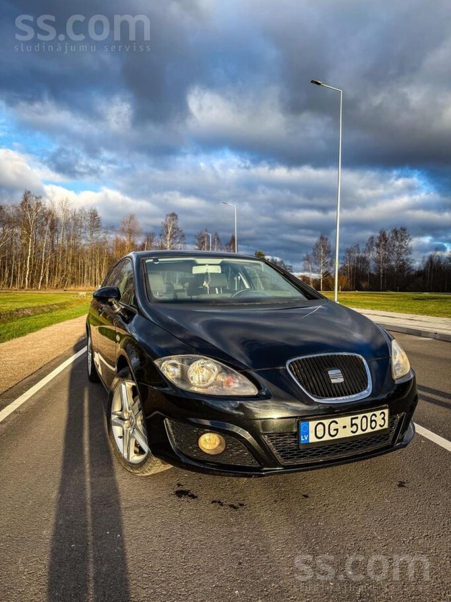 Black SEAT Leon 2011 in Liepaja, with an engine capacity of 1.20 L and mileage of 250 thousand km for 2900 €, photo 1 on AUTOMOTO.COM.LV