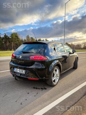 Black SEAT Leon 2011 in Liepaja, with an engine capacity of 1.20 L and mileage of 250 thousand km for 2900 €, photo 8 on AUTOMOTO.COM.LV