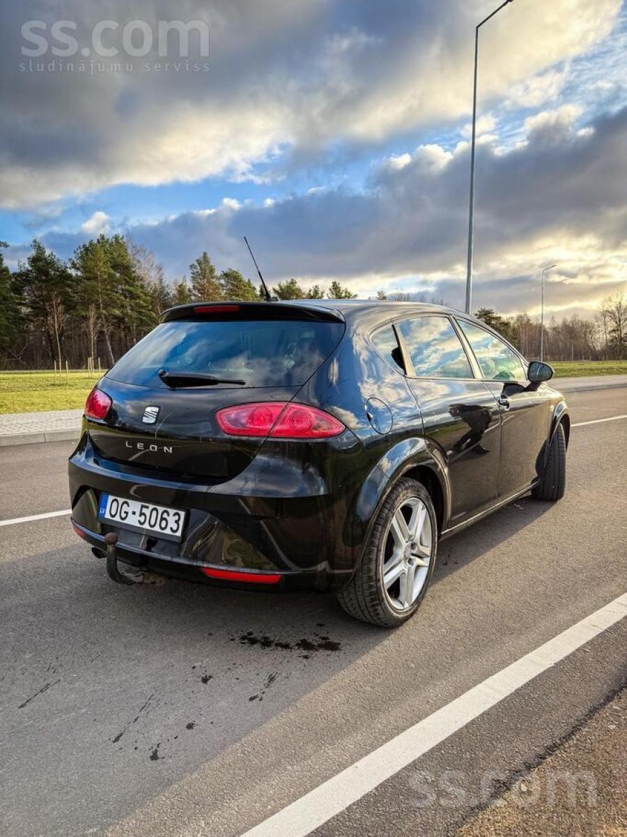Black SEAT Leon 2011 in Liepaja, with an engine capacity of 1.20 L and mileage of 250 thousand km for 2900 €, photo 8 on AUTOMOTO.COM.LV