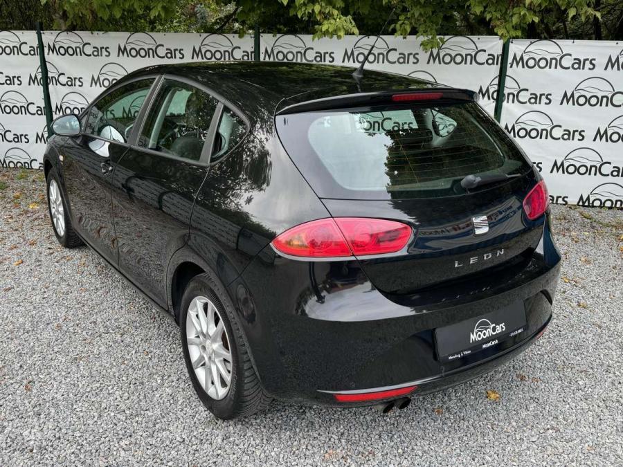 Black SEAT Leon 2011 in Vilnius, with an engine capacity of 1.39 L and mileage of 147 thousand km for 3700 €, photo 9 on AUTOMOTO.COM.LV