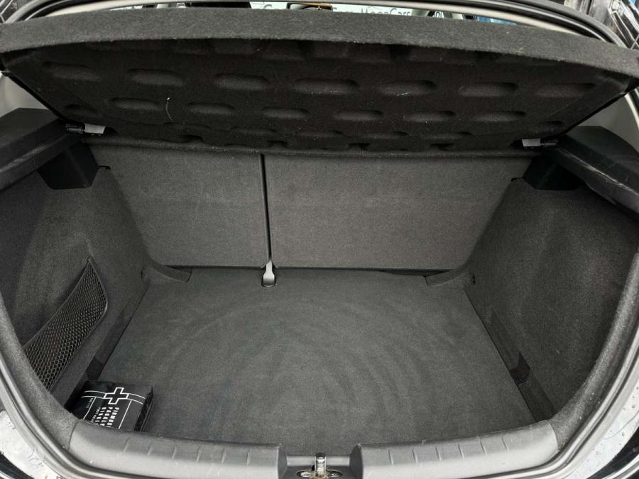 Black SEAT Leon 2011 in Vilnius, with an engine capacity of 1.39 L and mileage of 147 thousand km for 3700 €, photo 15 on AUTOMOTO.COM.LV