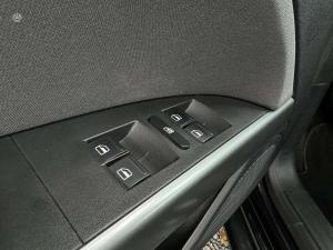 Black SEAT Leon 2011 in Vilnius, with an engine capacity of 1.39 L and mileage of 147 thousand km for 3700 €, photo 21 on AUTOMOTO.COM.LV