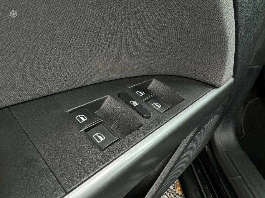 Black SEAT Leon 2011 in Vilnius, with an engine capacity of 1.39 L and mileage of 147 thousand km for 3700 €, photo 21 on AUTOMOTO.COM.LV