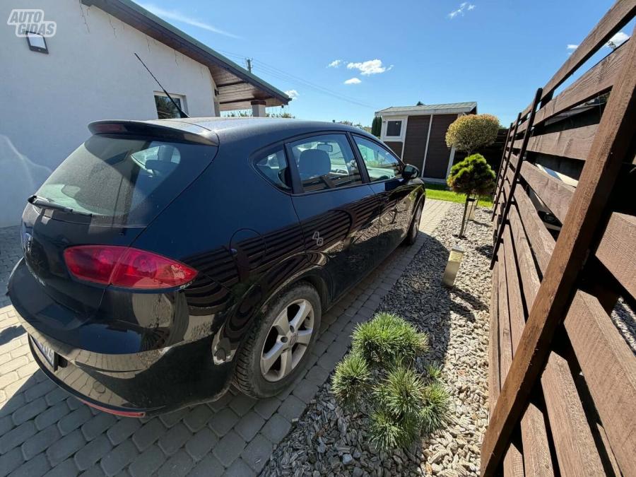 Black SEAT Leon 2011 in Kaisiadorys, with an engine capacity of 1.60 L and mileage of 226 thousand km for 2000 €, photo 3 on AUTOMOTO.COM.LV