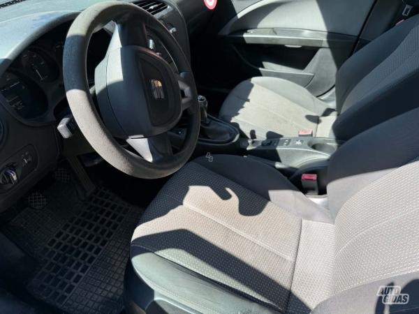 Black SEAT Leon 2011 in Kaisiadorys, with an engine capacity of 1.60 L and mileage of 226 thousand km for 2000 €, photo 4 on AUTOMOTO.COM.LV