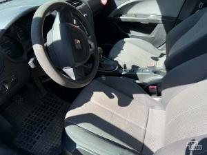 Black SEAT Leon 2011 in Kaisiadorys, with an engine capacity of 1.60 L and mileage of 226 thousand km for 2000 €, photo 4 on AUTOMOTO.COM.LV
