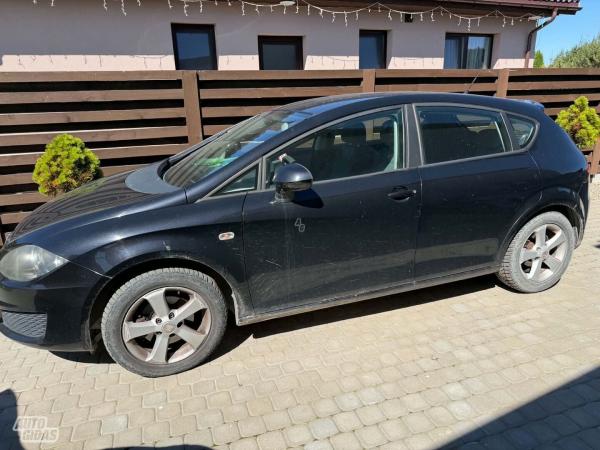 Black SEAT Leon 2011 in Kaisiadorys, with an engine capacity of 1.60 L and mileage of 226 thousand km for 2000 €, photo 6 on AUTOMOTO.COM.LV