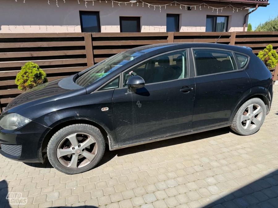 Black SEAT Leon 2011 in Kaisiadorys, with an engine capacity of 1.60 L and mileage of 226 thousand km for 2000 €, photo 6 on AUTOMOTO.COM.LV