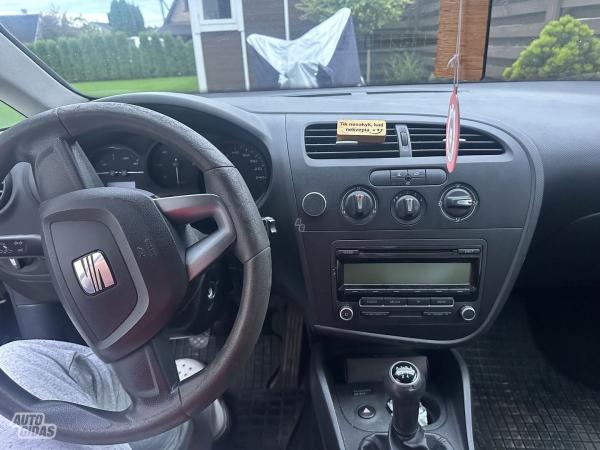 Black SEAT Leon 2011 in Kaisiadorys, with an engine capacity of 1.60 L and mileage of 226 thousand km for 2000 €, photo 7 on AUTOMOTO.COM.LV