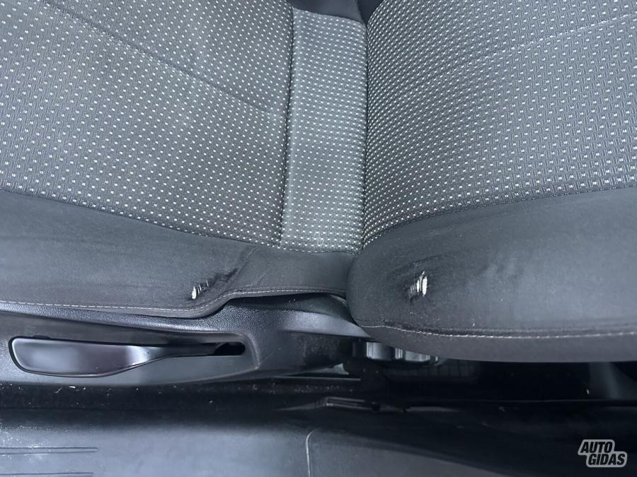 Black SEAT Leon 2011 in Kaisiadorys, with an engine capacity of 1.60 L and mileage of 226 thousand km for 2000 €, photo 8 on AUTOMOTO.COM.LV