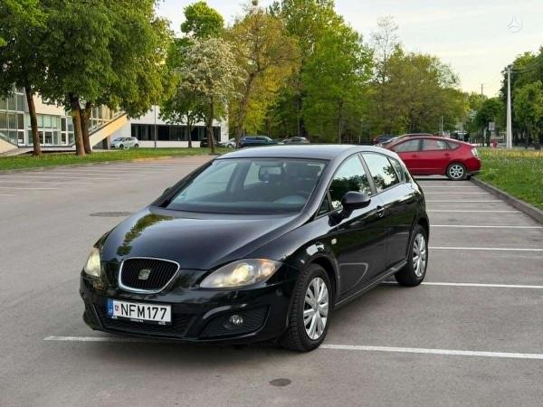 Black SEAT Leon 2012 in Kaunas, with an engine capacity of 1.60 L and mileage of 226 thousand km for 3950 €, photo 1 on AUTOMOTO.COM.LV