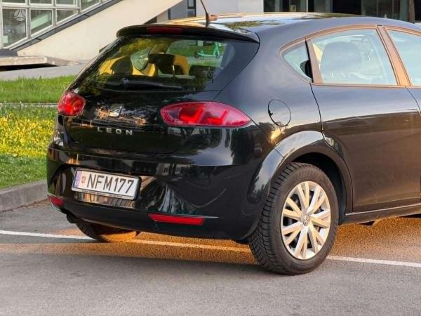 Black SEAT Leon 2012 in Kaunas, with an engine capacity of 1.60 L and mileage of 226 thousand km for 3950 €, photo 5 on AUTOMOTO.COM.LV