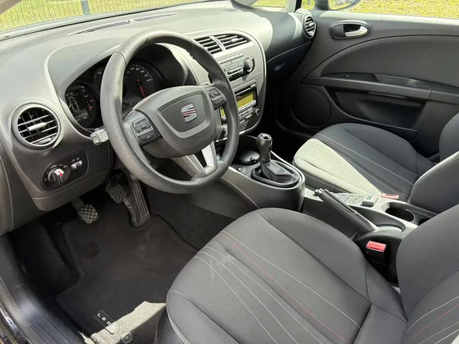 Black SEAT Leon 2012 in Saldus, with an engine capacity of 1.20 L and mileage of 137 thousand km for 4700 €, photo 8 on AUTOMOTO.COM.LV