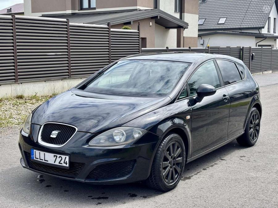 Black SEAT Leon 2012 in Vilnius, with an engine capacity of 1.60 L and mileage of 255 thousand km for 2500 €, photo 1 on AUTOMOTO.COM.LV