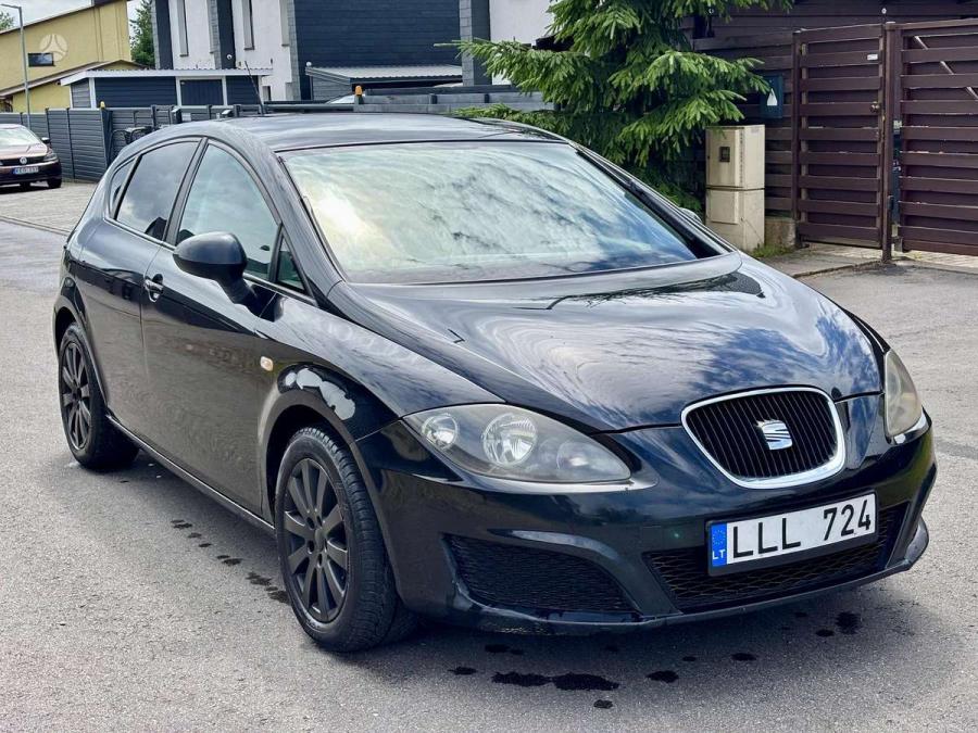 Black SEAT Leon 2012 in Vilnius, with an engine capacity of 1.60 L and mileage of 255 thousand km for 2500 €, photo 8 on AUTOMOTO.COM.LV