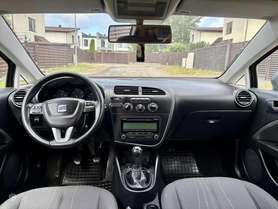 Black SEAT Leon 2012 in Vilnius, with an engine capacity of 1.60 L and mileage of 255 thousand km for 2500 €, photo 9 on AUTOMOTO.COM.LV