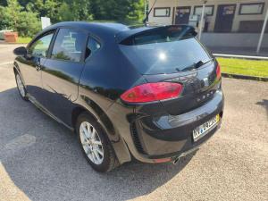 Black SEAT Leon 2012 in Utena, with an engine capacity of 1.60 L and mileage of 260 thousand km for 3550 €, photo 3 on AUTOMOTO.COM.LV