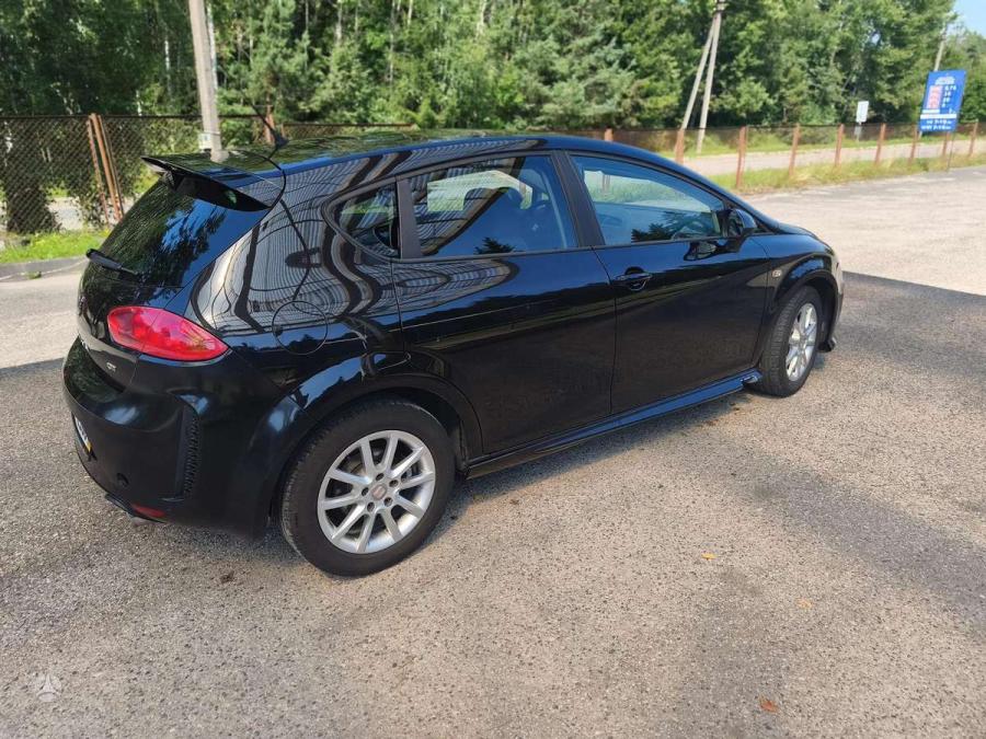 Black SEAT Leon 2012 in Utena, with an engine capacity of 1.60 L and mileage of 260 thousand km for 3550 €, photo 7 on AUTOMOTO.COM.LV