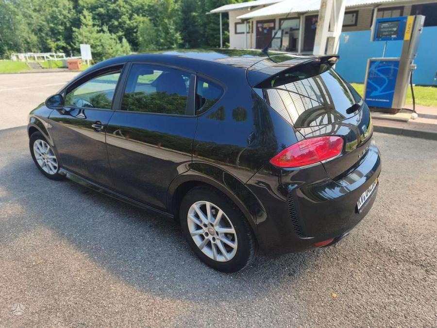 Black SEAT Leon 2012 in Utena, with an engine capacity of 1.60 L and mileage of 260 thousand km for 3550 €, photo 9 on AUTOMOTO.COM.LV