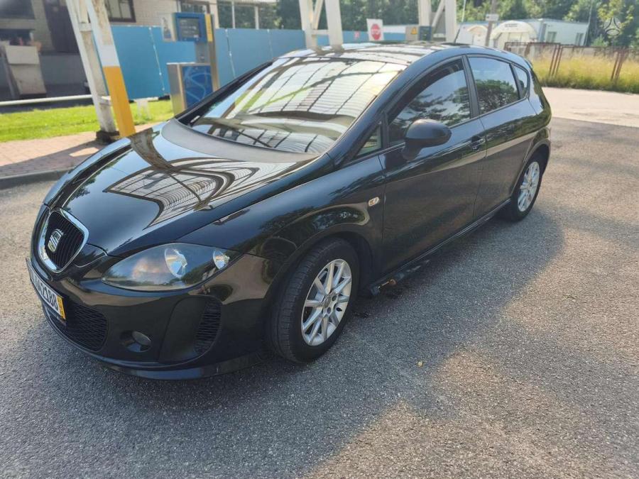 Black SEAT Leon 2012 in Utena, with an engine capacity of 1.60 L and mileage of 260 thousand km for 3550 €, photo 10 on AUTOMOTO.COM.LV